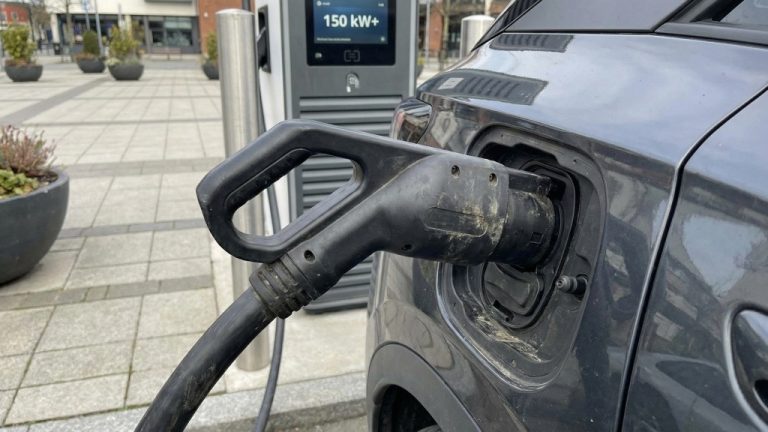 Fast Charging Vs Slow Charging (2026): Complete Guide, Pros, Cons ...